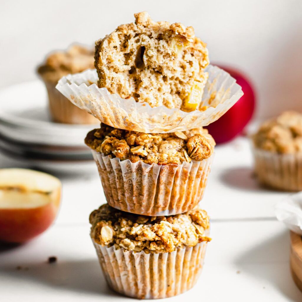 Cinnamon Apple Crumble Muffins with Oats – The Cozy Plum