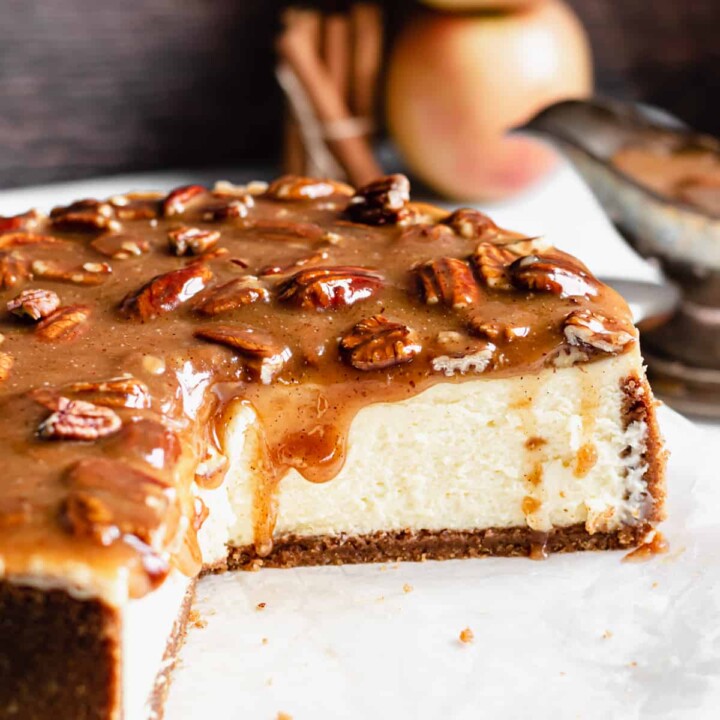Caramel Pecan Cheesecake – The Cozy Plum