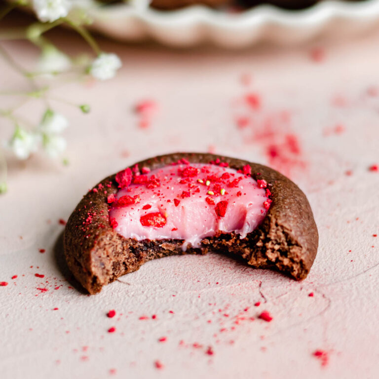 Strawberry Chocolate Thumbprint Cookies – The Cozy Plum