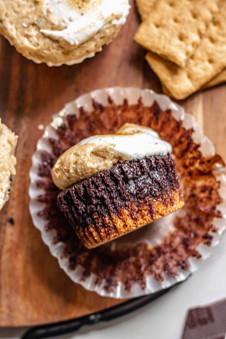 S'mores Cupcakes with Graham Cracker Crust – The Cozy Plum