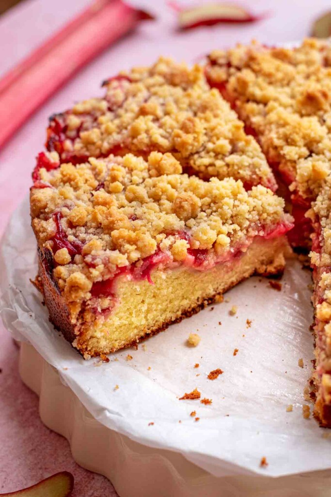 Rhubarb Crumble Cake – The Cozy Plum