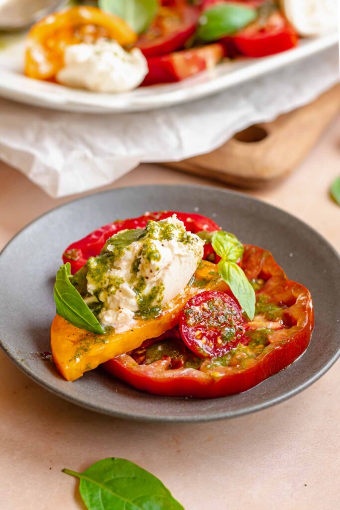 Burrata Caprese Salad with Garlic Basil Oil – The Cozy Plum