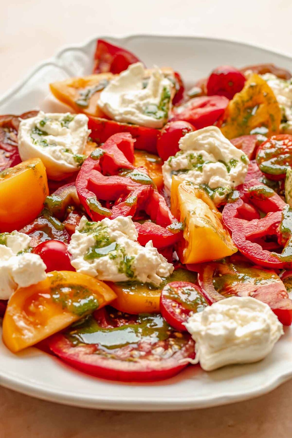 Burrata Caprese Salad with Garlic Basil Oil – The Cozy Plum