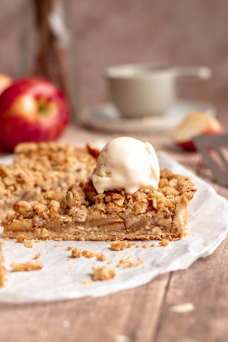 Apple Crumble Tart – The Cozy Plum