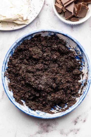 No Bake Chocolate Mint Pie with Oreo Crust – The Cozy Plum