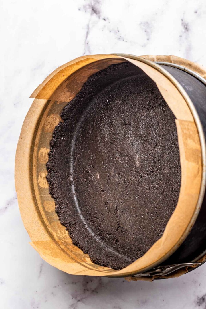 No Bake Chocolate Mint Pie with Oreo Crust – The Cozy Plum