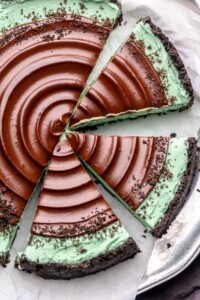 No Bake Chocolate Mint Pie with Oreo Crust – The Cozy Plum