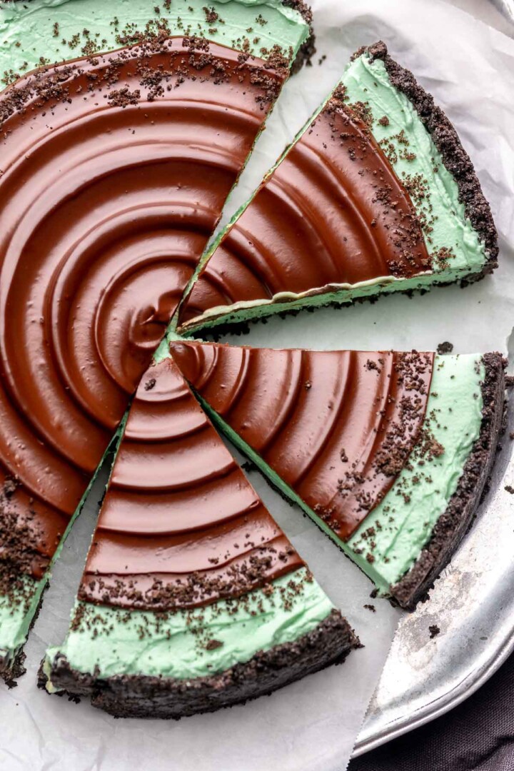 No Bake Chocolate Mint Pie with Oreo Crust – The Cozy Plum